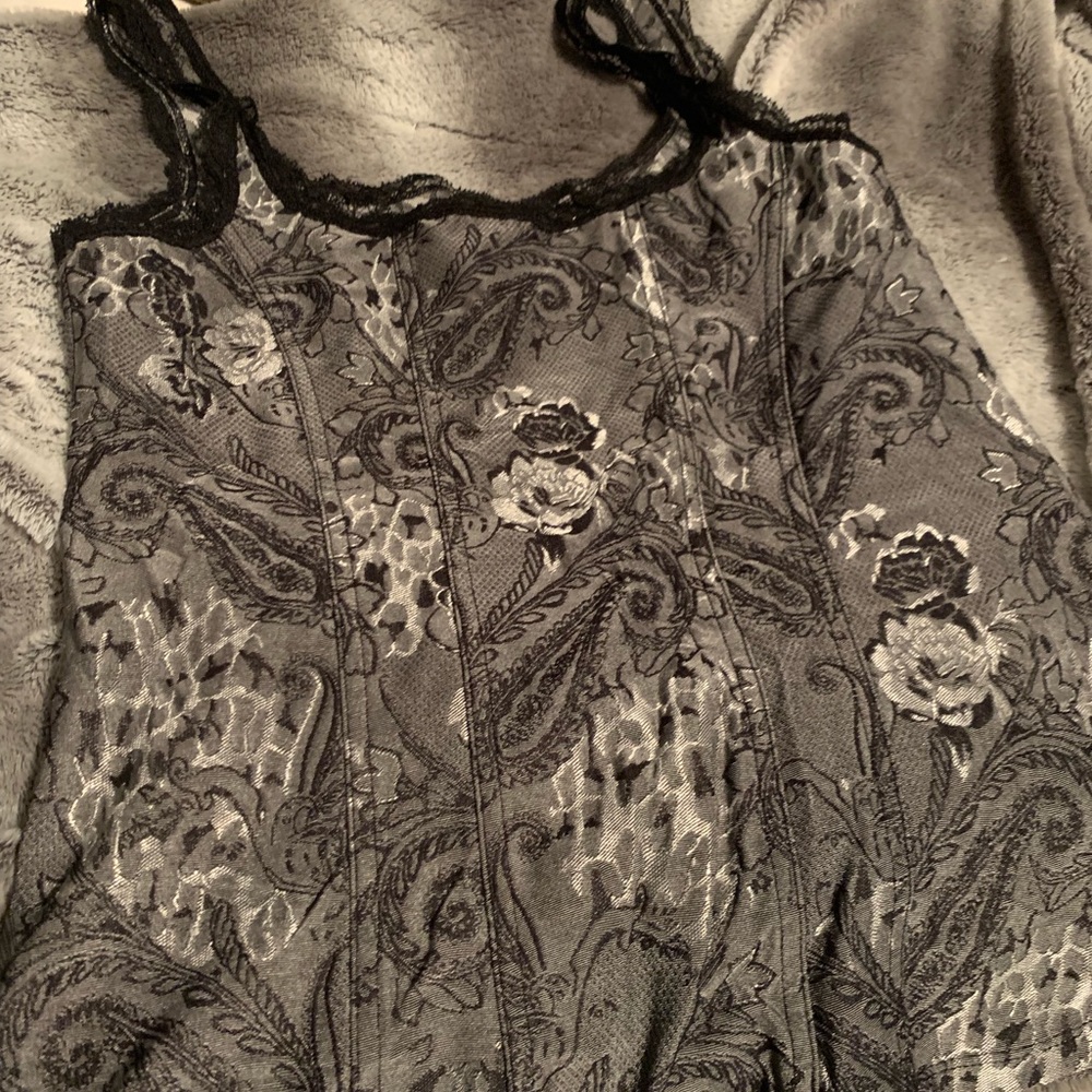 Sleeveless Embroidered Shell Tank - Gem